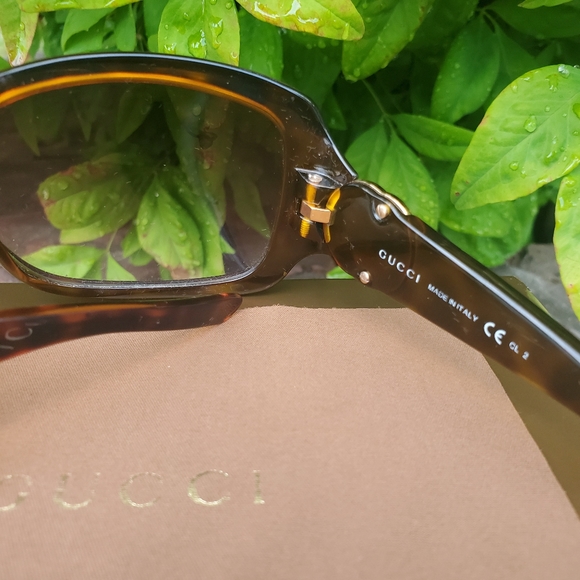 Gucci | Accessories | Gucci Tortoise Print Wgold Logo Sunglasses | Poshmark